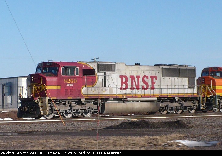 BNSF 8260
